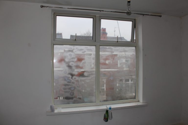 How to Frost Windows • Turning a House into a Home