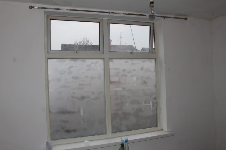 How to Frost Windows • Turning a House into a Home