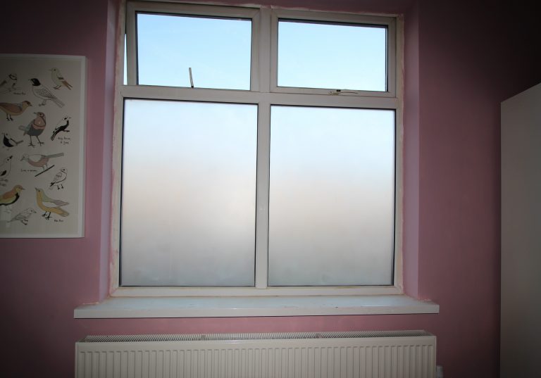 How to Frost Windows • Turning a House into a Home